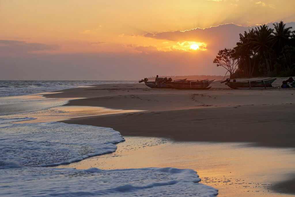Explore the Serenity of Tangalle Beach | Sesatha Travel